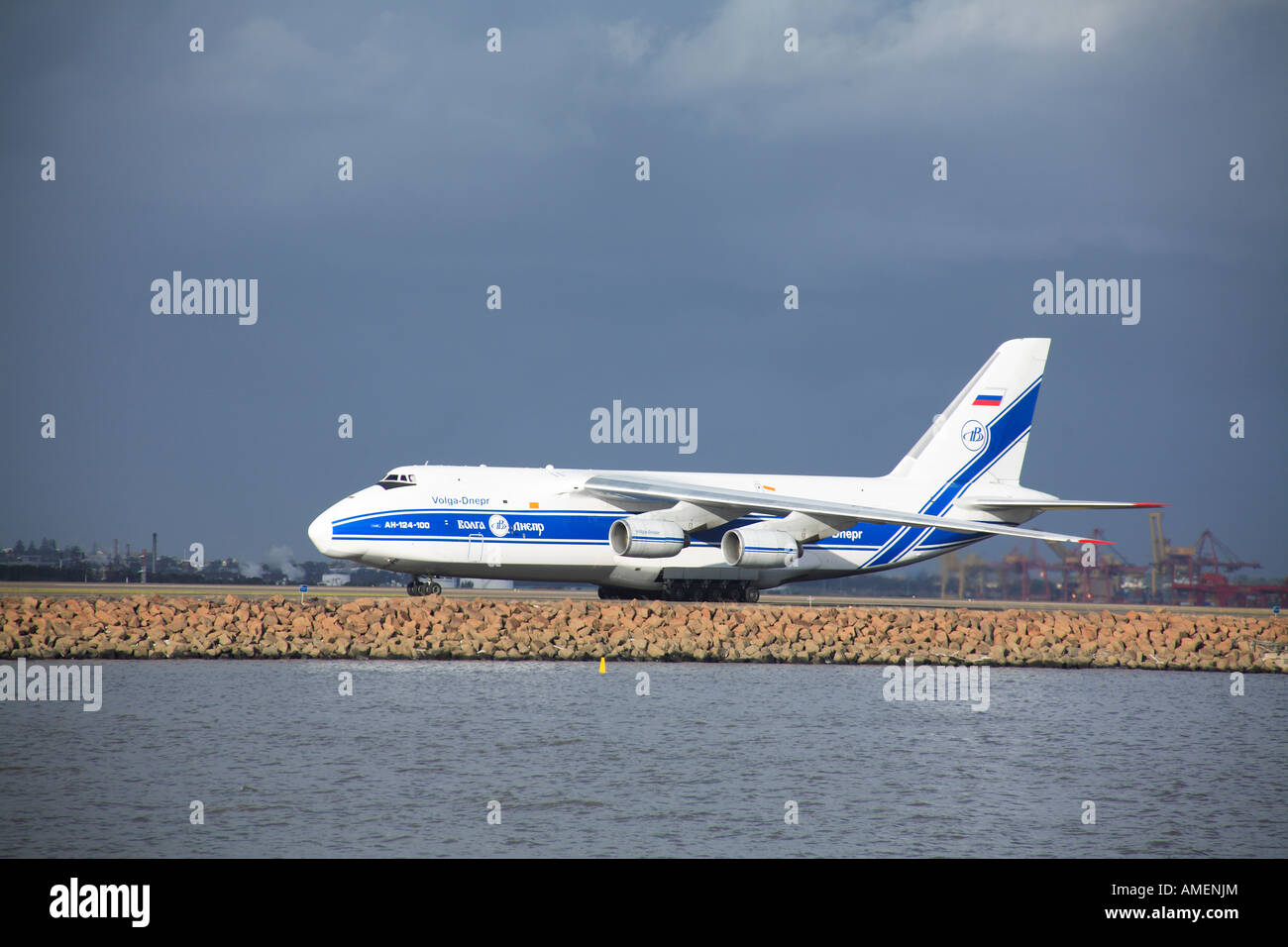Heavy Lift Russian Air Freighter landing at Sydney New South Wales ...
