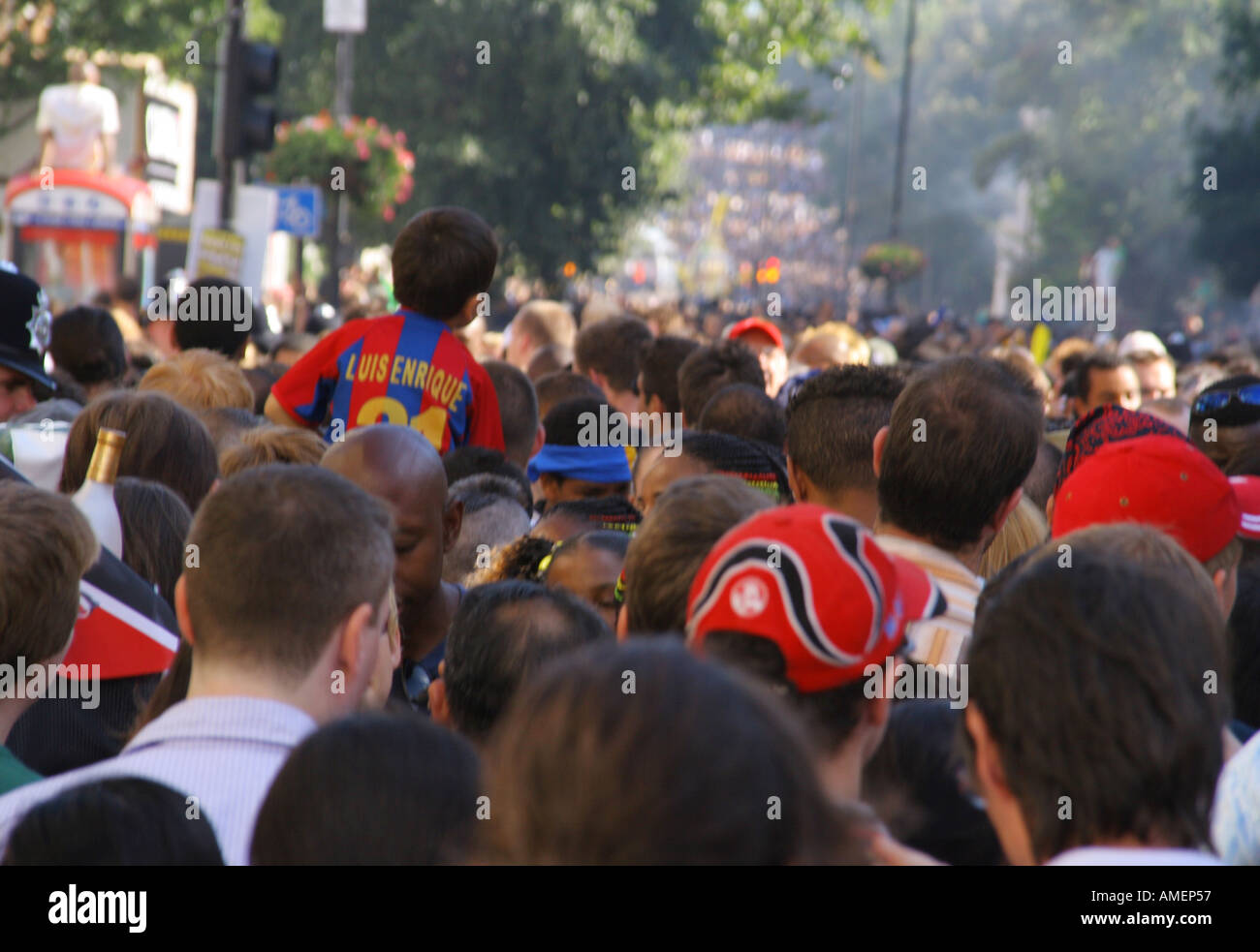 the huge mass of people crowding the streets at the notting hill ...