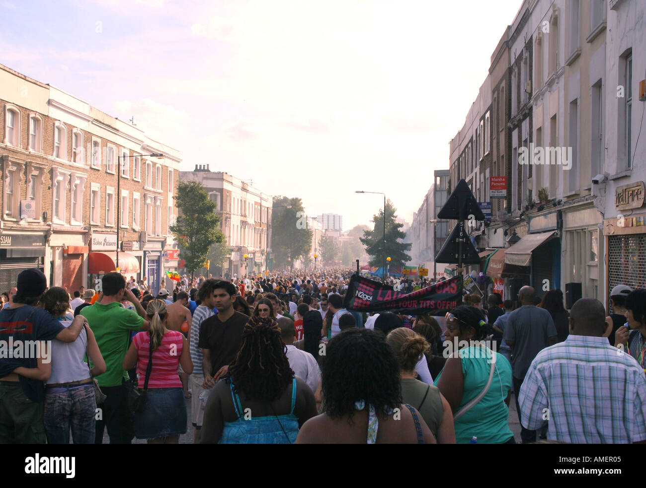 the huge mass of people crowding the streets at the notting hill ...