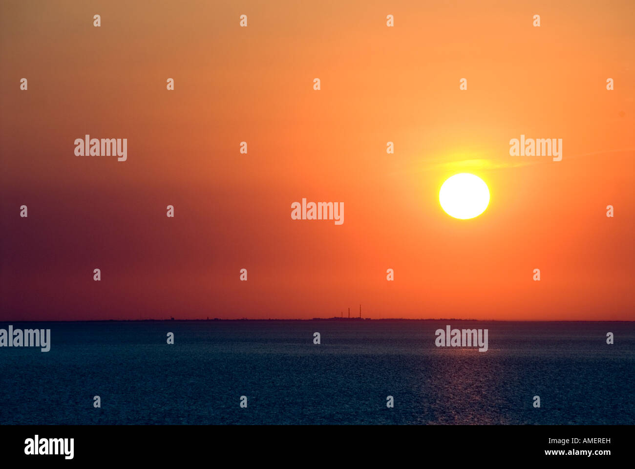 54 degrees hi-res stock photography and images - Alamy