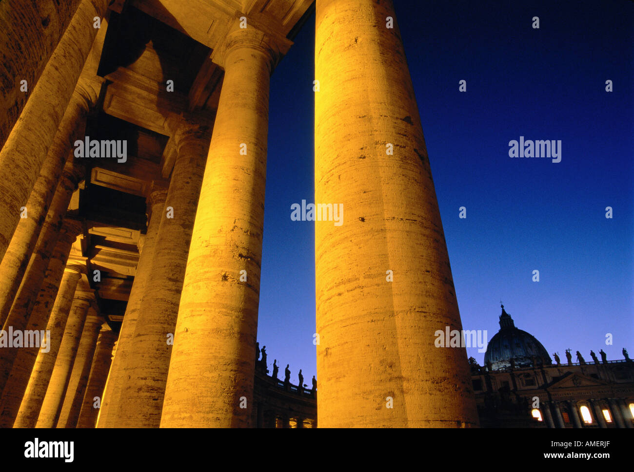 Basilica de san peters roma hi-res stock photography and images - Alamy
