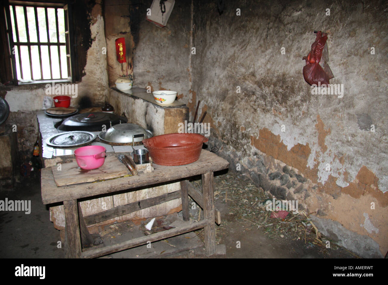 Peasant farmer kitchen China Stock Photo - Alamy