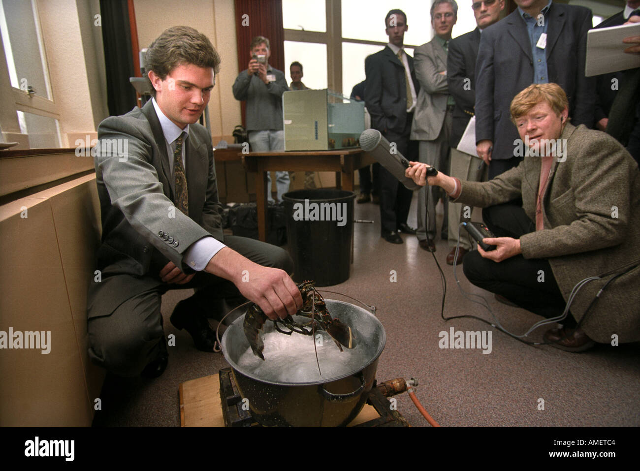 DR DAVE ROBB DEMONSTRATES THE HUMANE CRUSTACEAN STUNNER AT THE ...