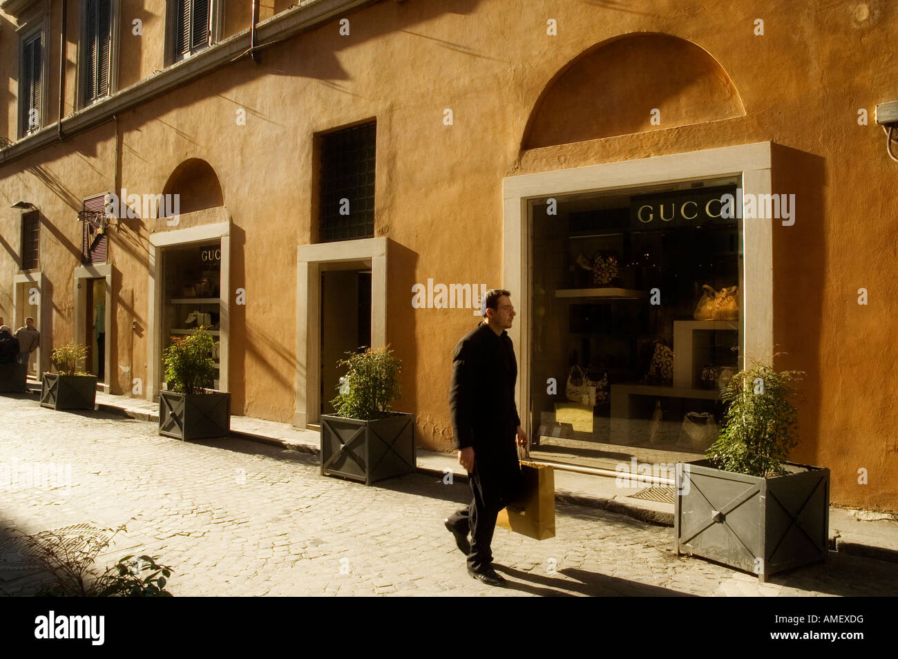 A Gucci shop Rome Stock Photo - Alamy