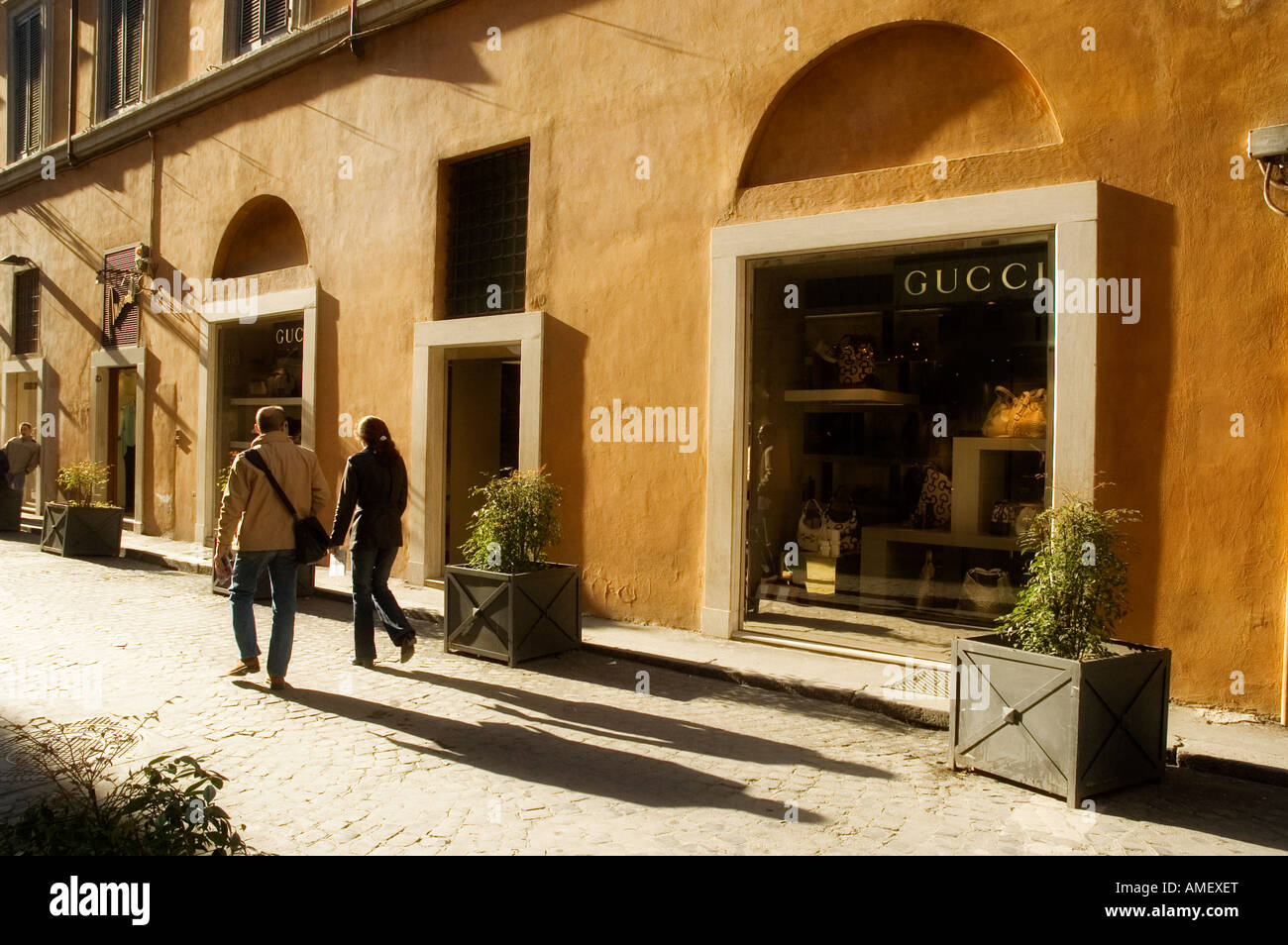 A Gucci shop Rome Stock Photo - Alamy
