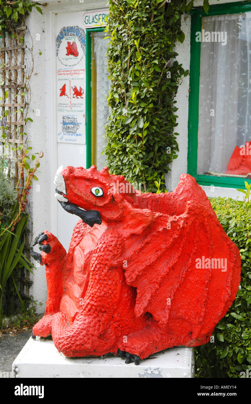 House dragon hi-res stock photography and images - Alamy