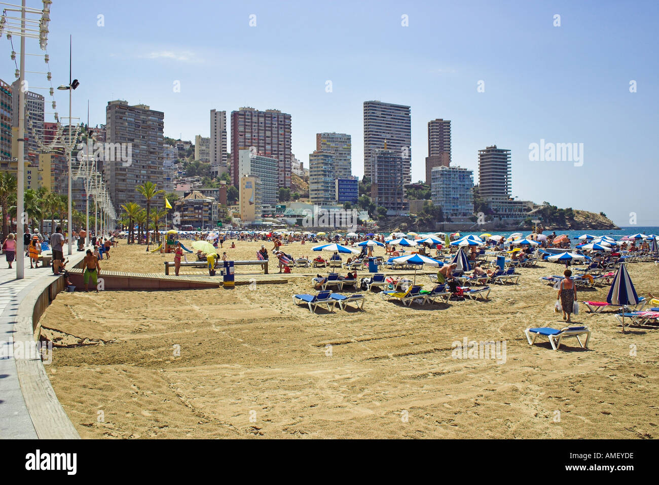 Benidorm beach holidaymakers hi-res stock photography and images - Alamy