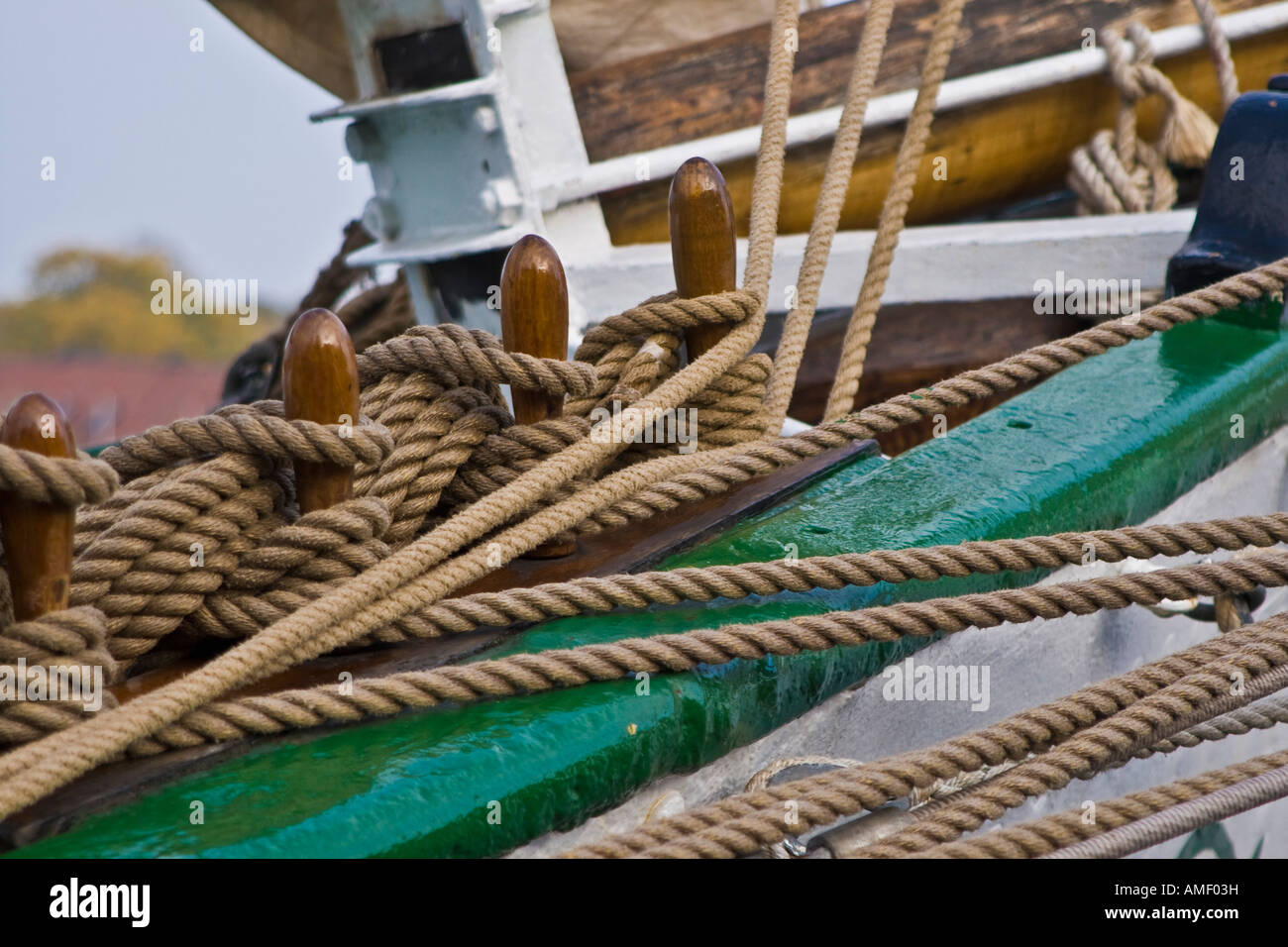 Ropes on boat Stock Photo - Alamy