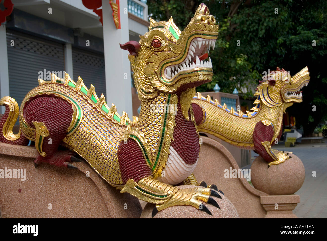 Dragons guarding the entrance to a Chinese temple Stock Photo - Alamy