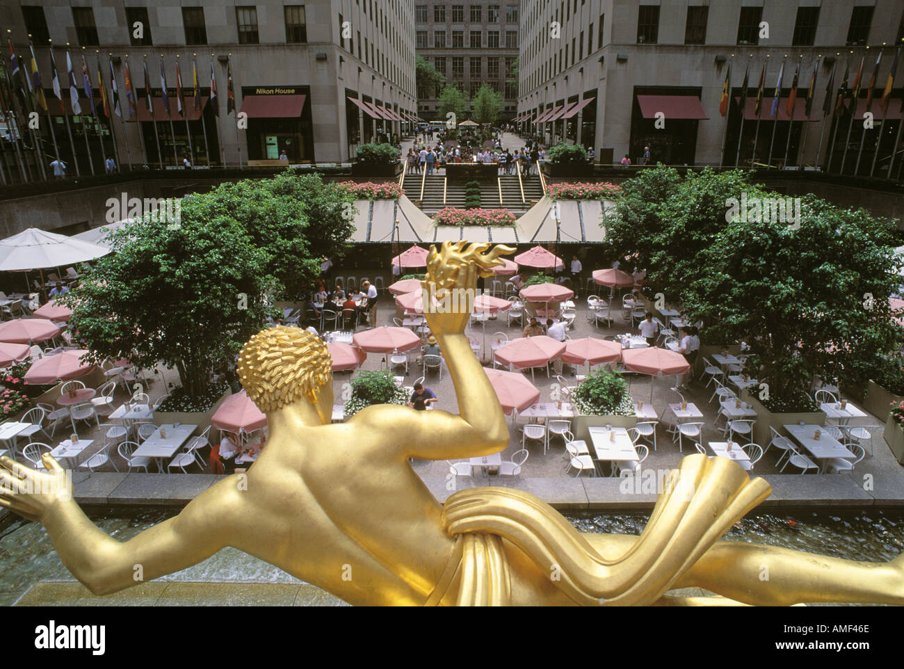Summer Garden Rockefeller Center Manhattan New York Stock Photo - Alamy