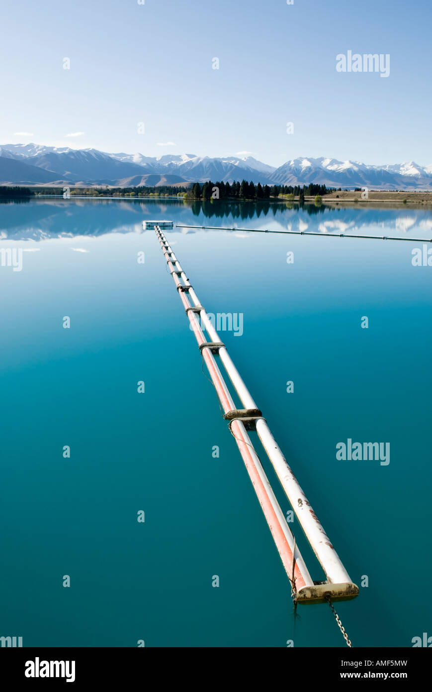 Floating boom at Lake Ruataniwha hydroelectric power spillway Stock ...