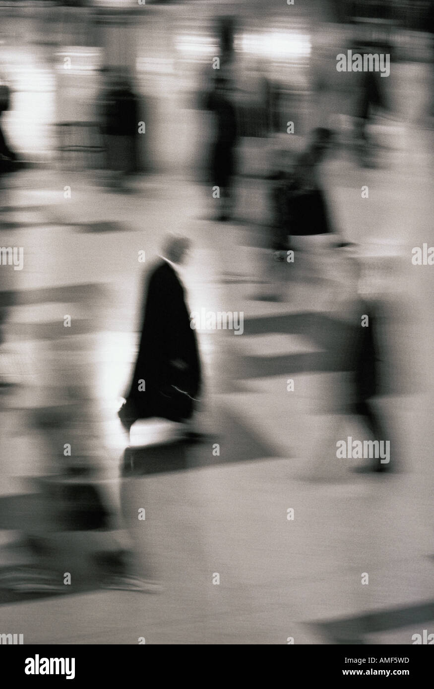 Long exposure shot people walking hi-res stock photography and images ...