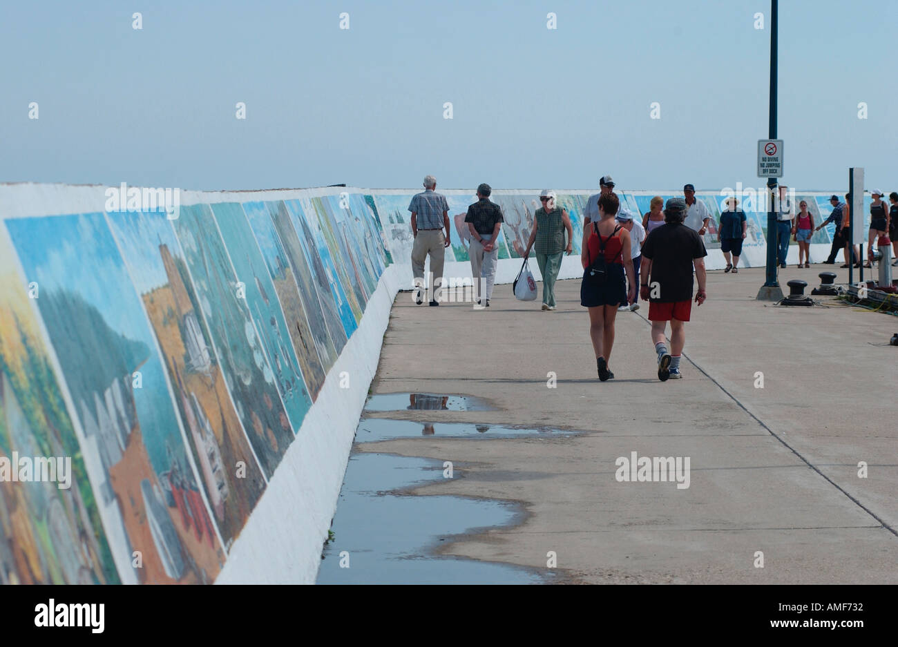 Harbour wall murals hi-res stock photography and images - Alamy