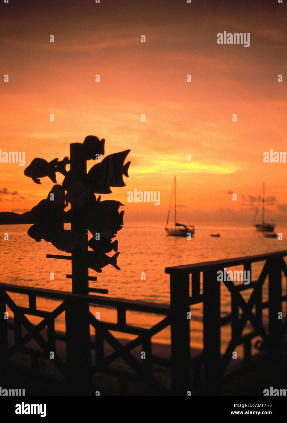 Photo sunset over sea hi-res stock photography and images - Alamy