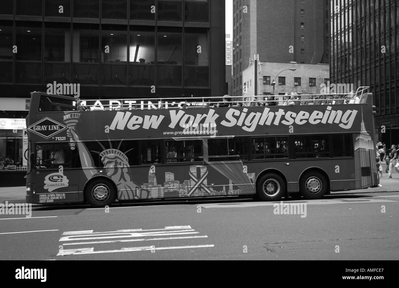 Tourist bus sightseeing tour Black and White Stock Photos & Images - Alamy