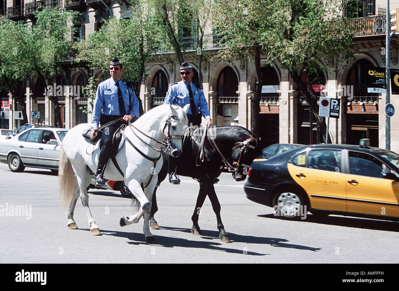 Spanish policeman riding horse hi-res stock photography and images - Alamy