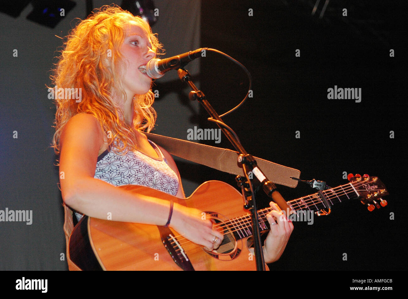Kirsten Dutch female singer guitarist Stock Photo - Alamy