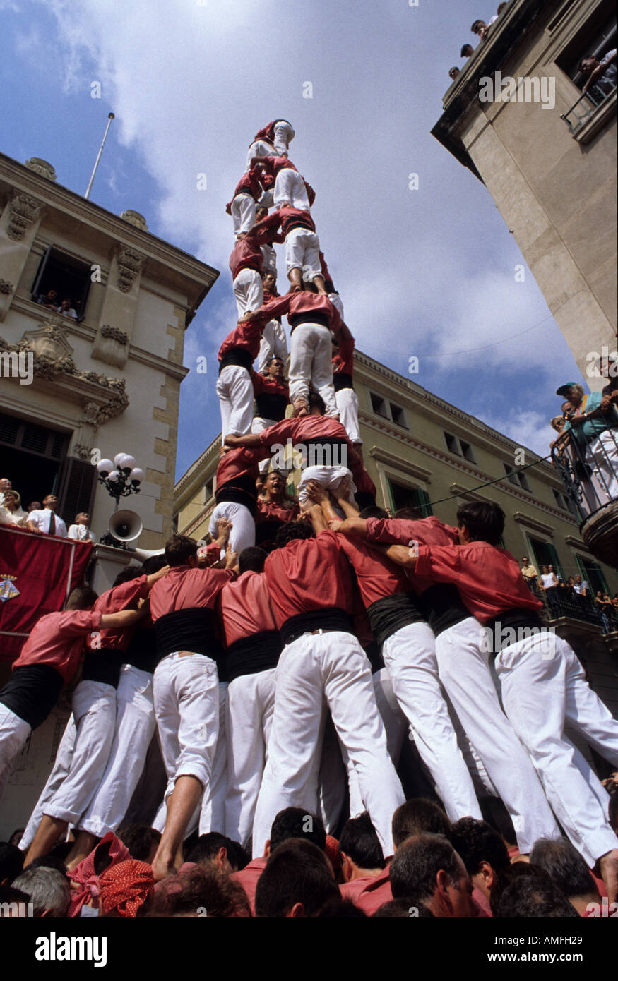 Human pyramid spain hi-res stock photography and images - Alamy