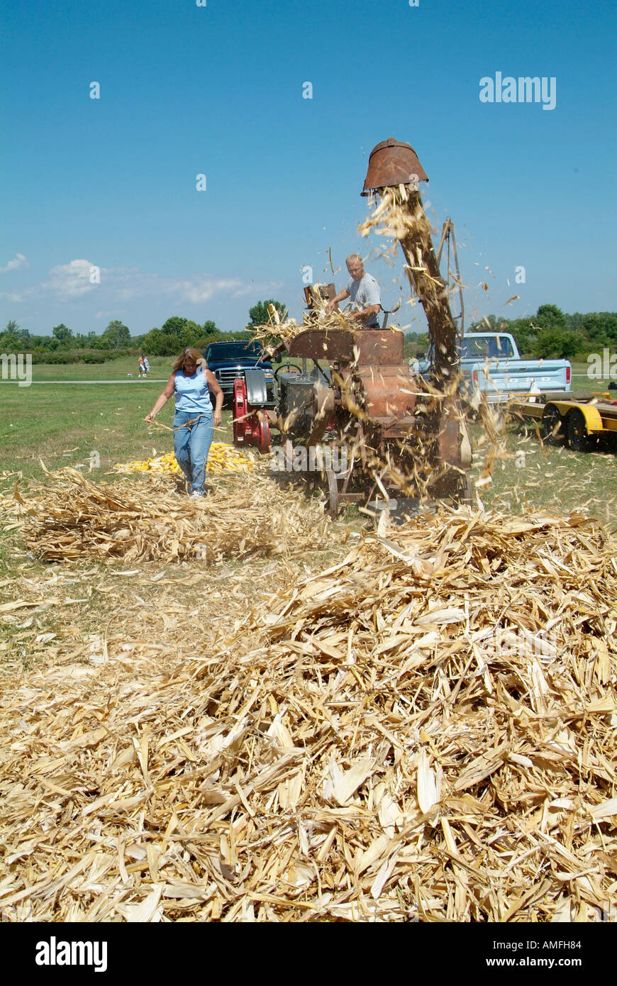 Farmers threshing corn hi-res stock photography and images - Alamy
