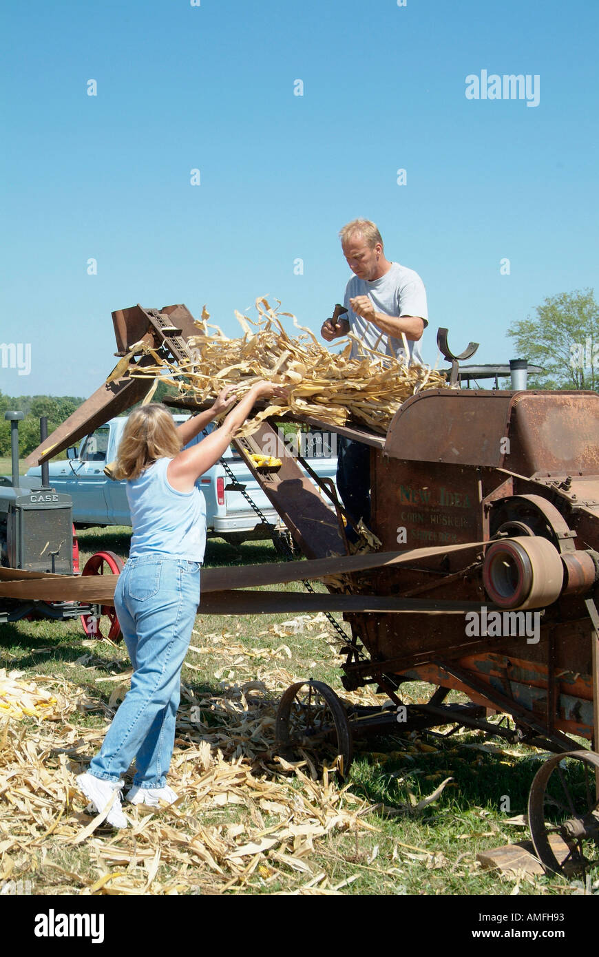 Farmers threshing corn hi-res stock photography and images - Alamy
