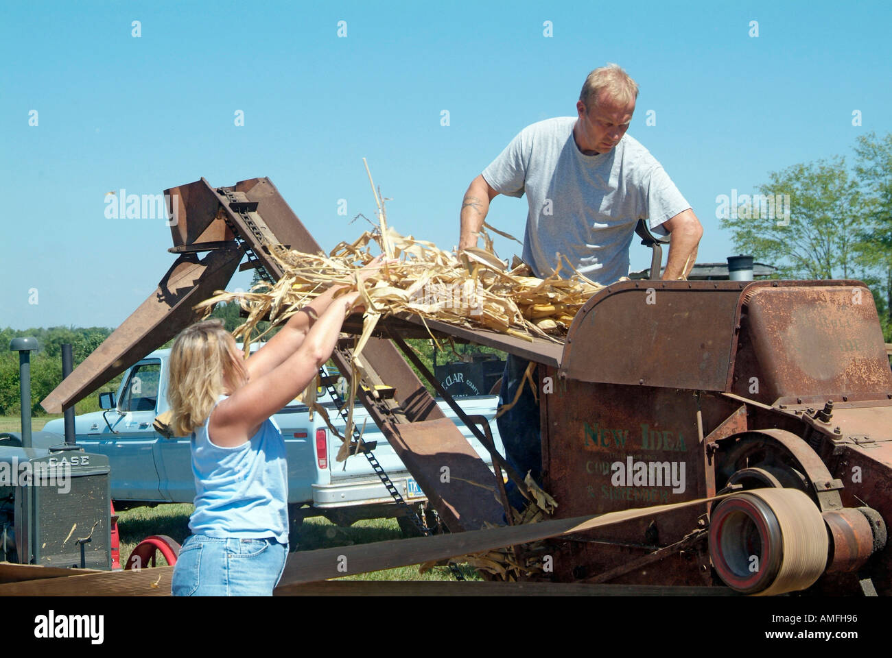 Farmers threshing corn hi-res stock photography and images - Alamy