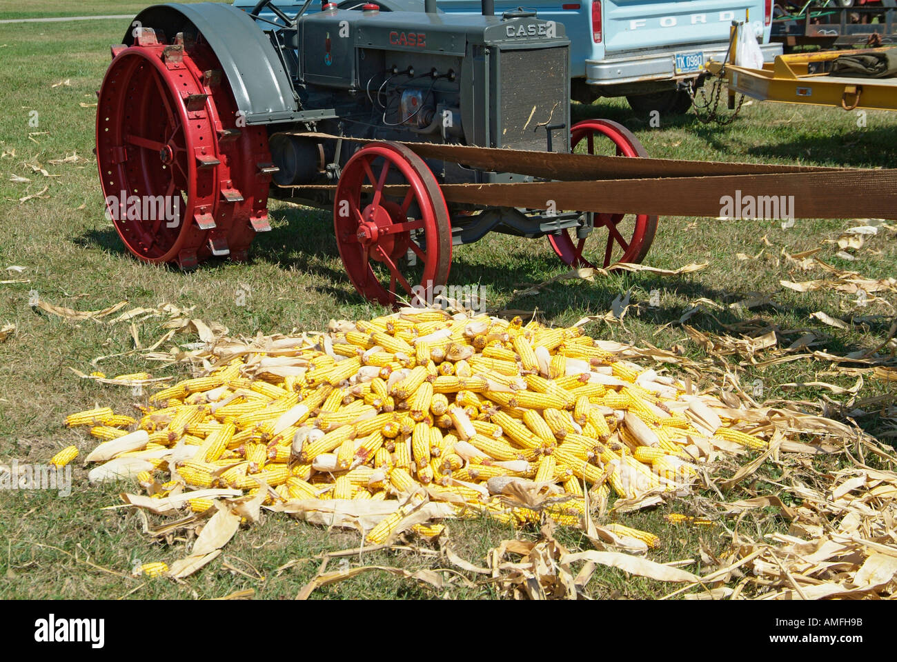 Farmers threshing corn hi-res stock photography and images - Alamy