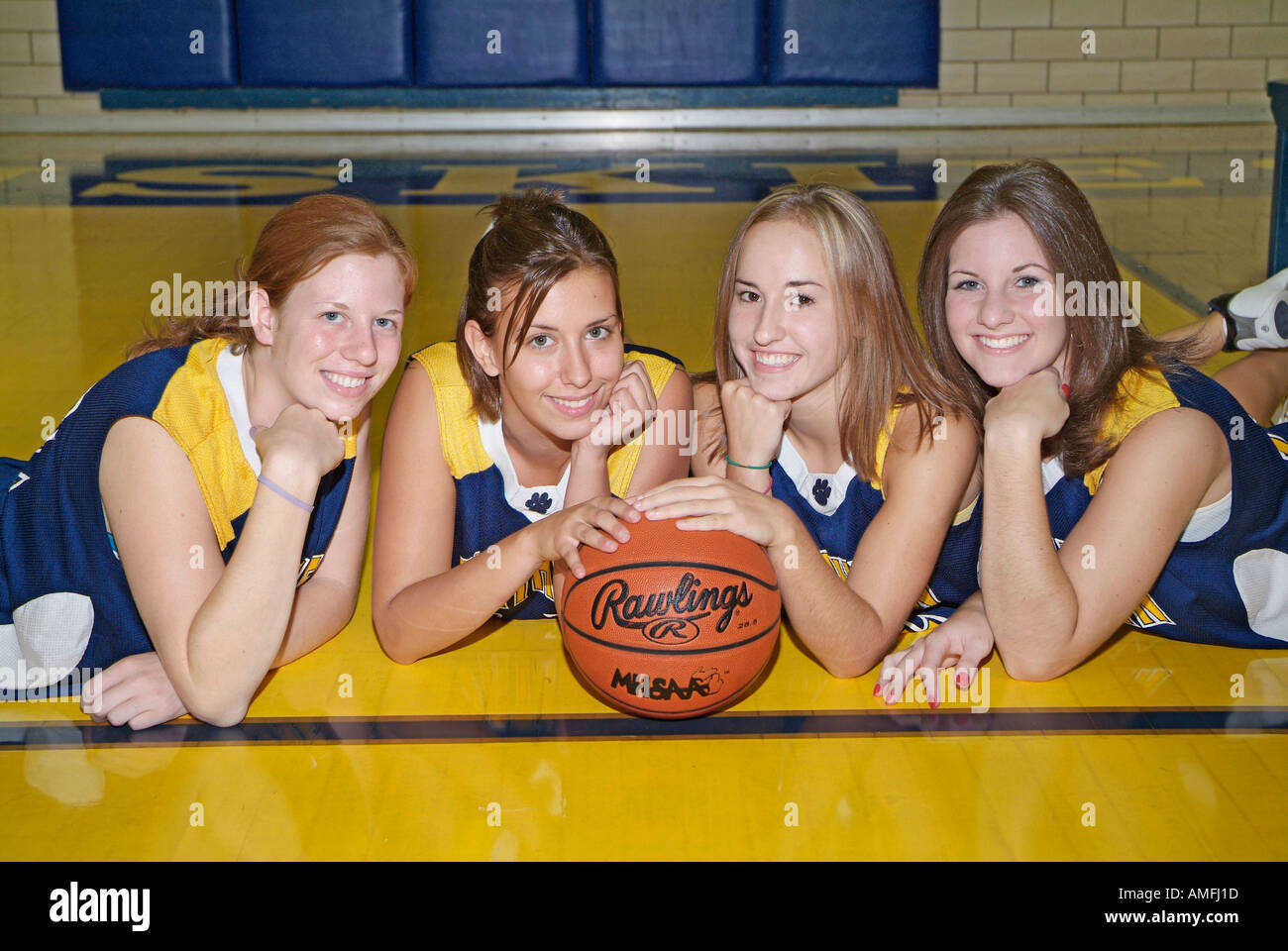 Female high school player basketball hi-res stock photography and ...