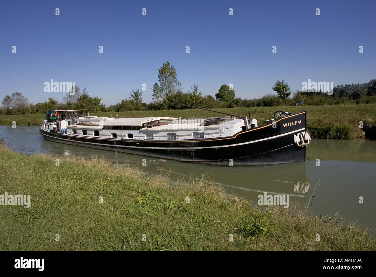 Barge a canal hi-res stock photography and images - Alamy