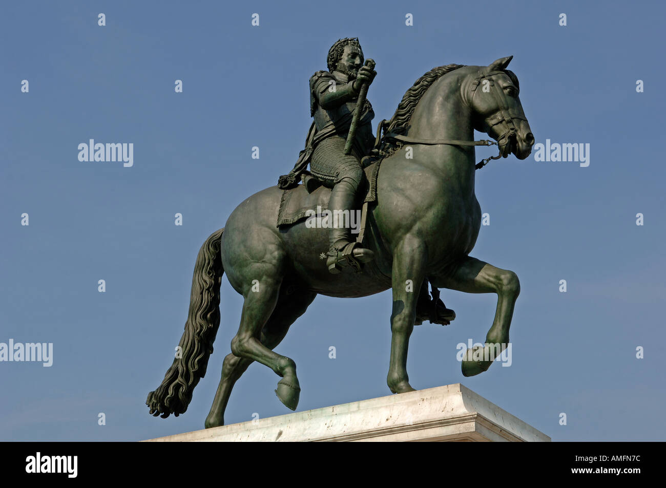 Statue of french king henri iv hi-res stock photography and images - Alamy