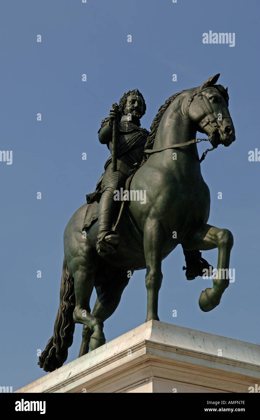 Equestrian statue of Henri IV on the Pont Neuf, Ile de la Cite, Paris ...