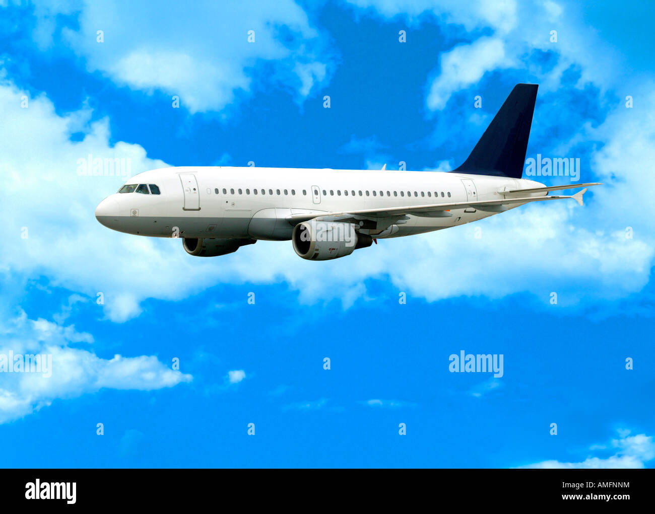 Airliner flying hi-res stock photography and images - Alamy