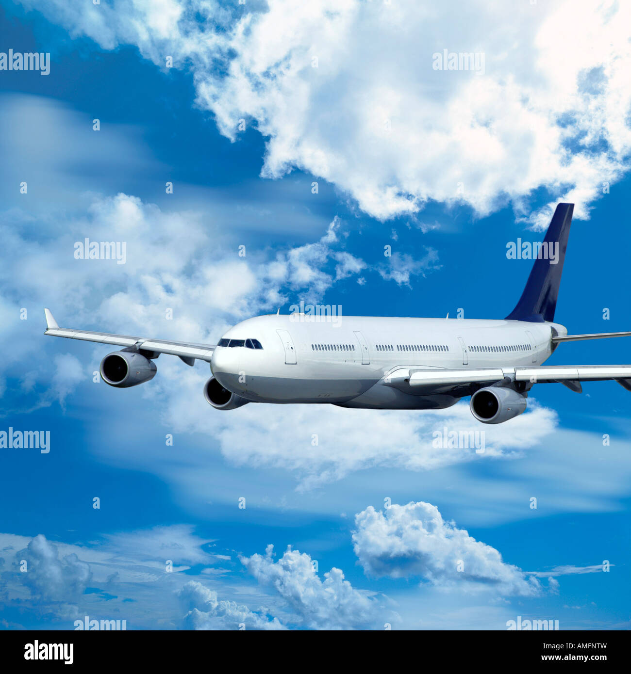 Airliner flying hi-res stock photography and images - Alamy