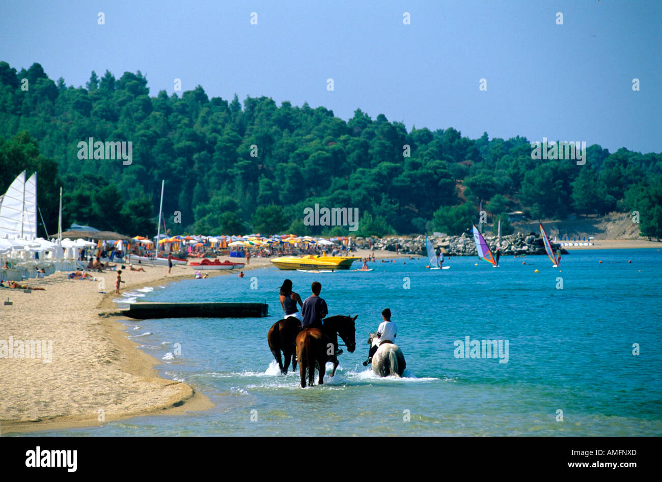 Griechenland, Chalkidiki, Sithonia, Reiter am Strand von Porto Carras Stock Photo - Alamy