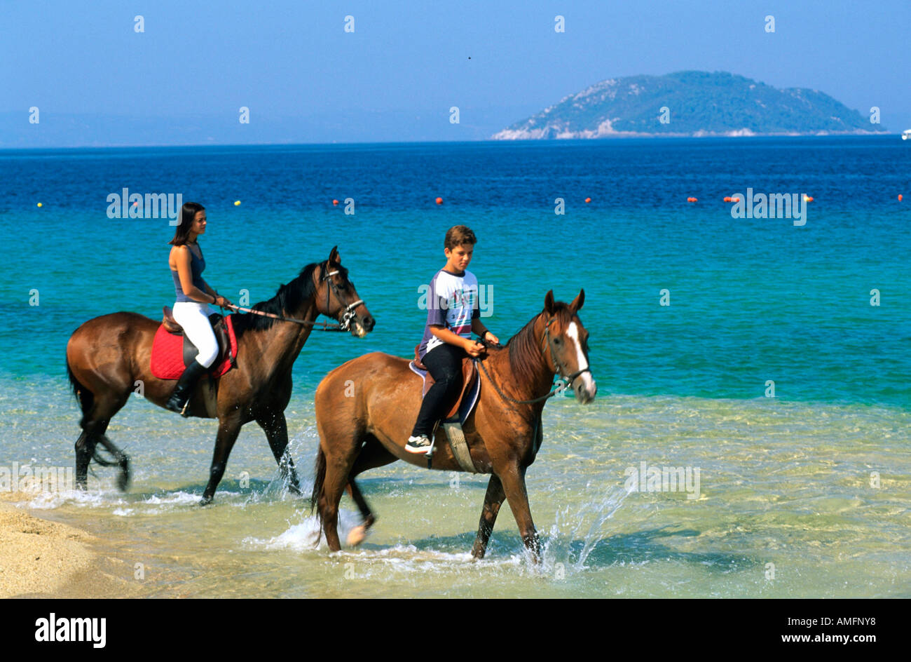 Griechenland, Chalkidiki, Sithonia, Reiter am Strand von Porto Carras Stock Photo - Alamy