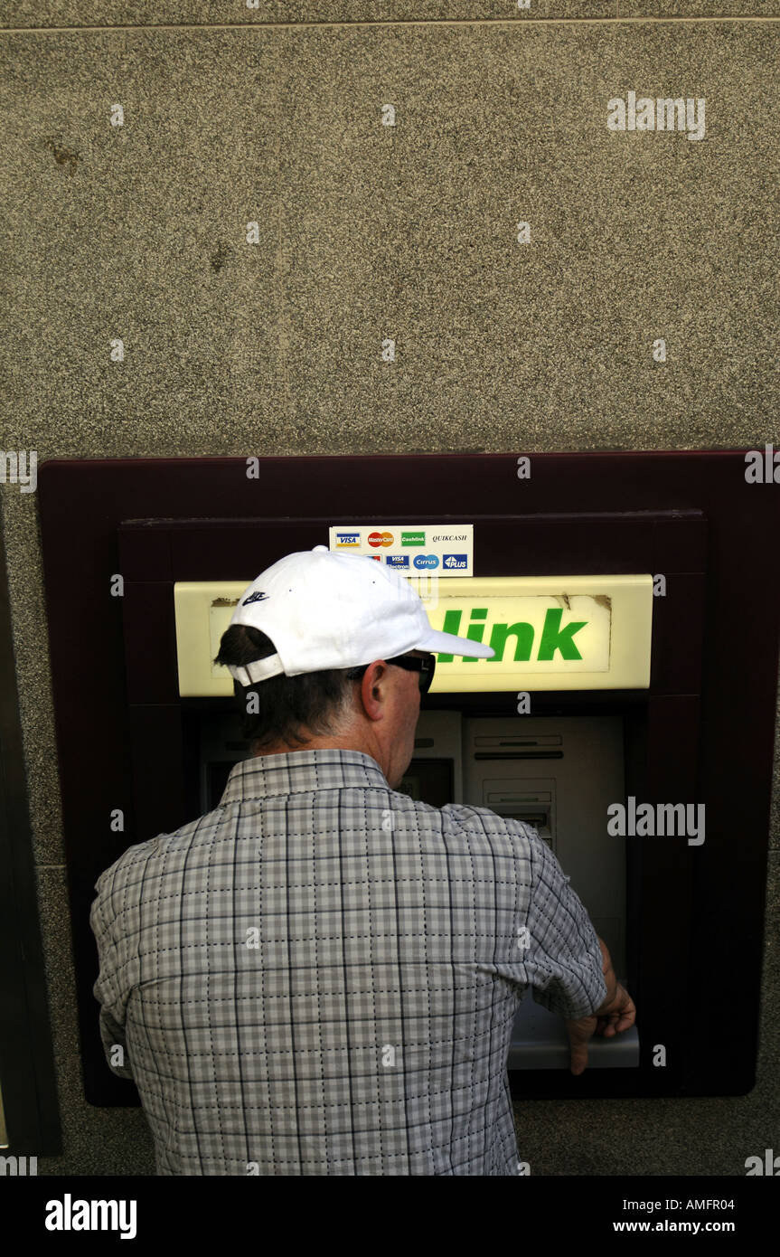 Automatic till machine hi-res stock photography and images - Alamy