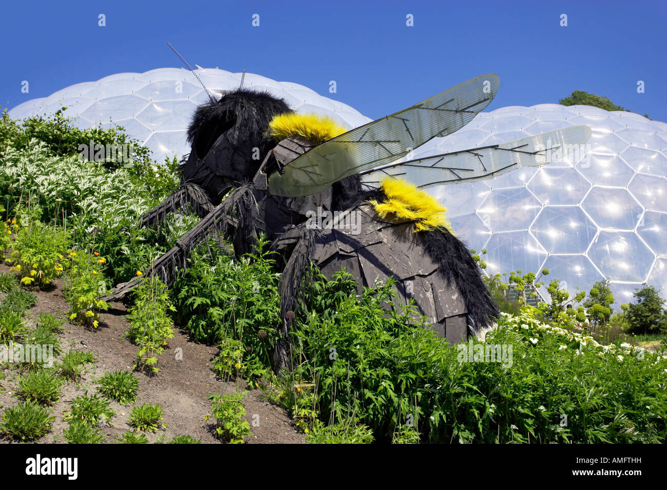 Bee sculpture hi-res stock photography and images - Alamy