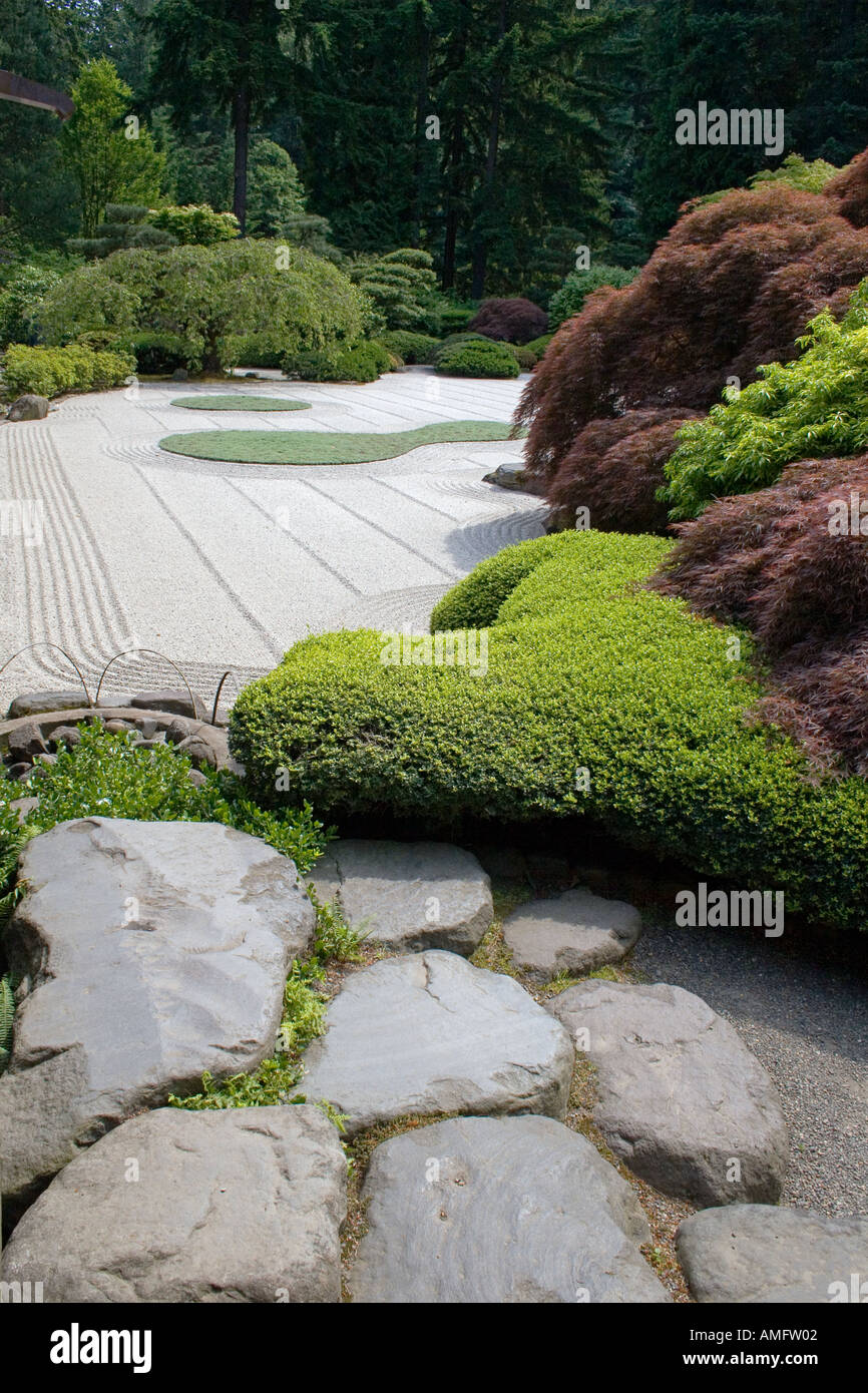 Stone steps japanese garden hi-res stock photography and images - Alamy