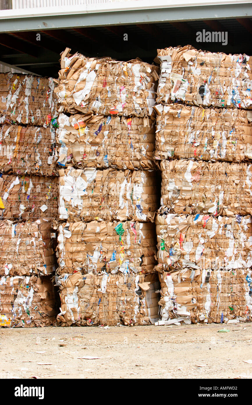 Bales cardboard recycling center hi-res stock photography and images ...