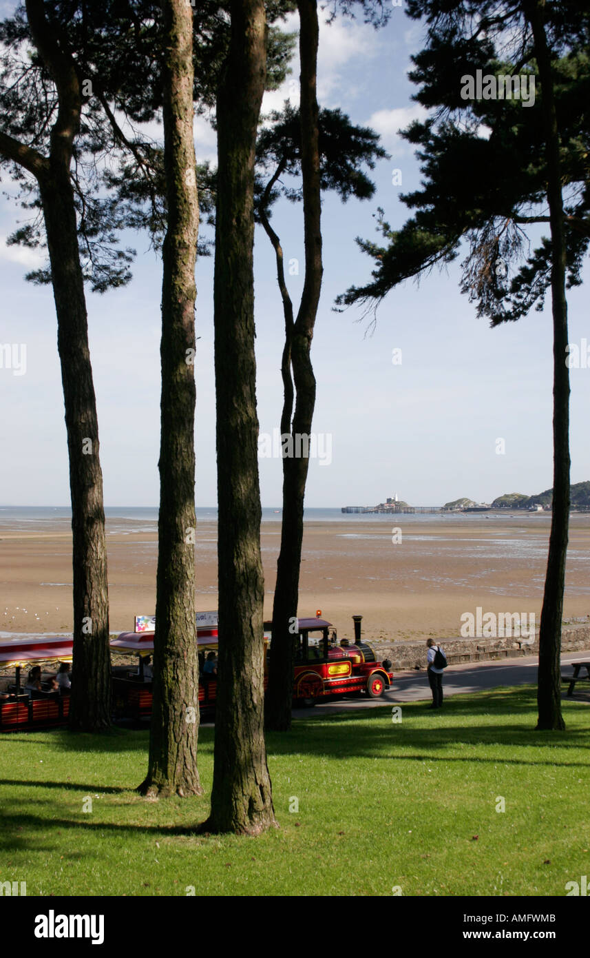 SWANSEA BAY VIEWED FROM WEST CROSS, WEST GLAMORGAN, SOUTH WALES, U.K ...