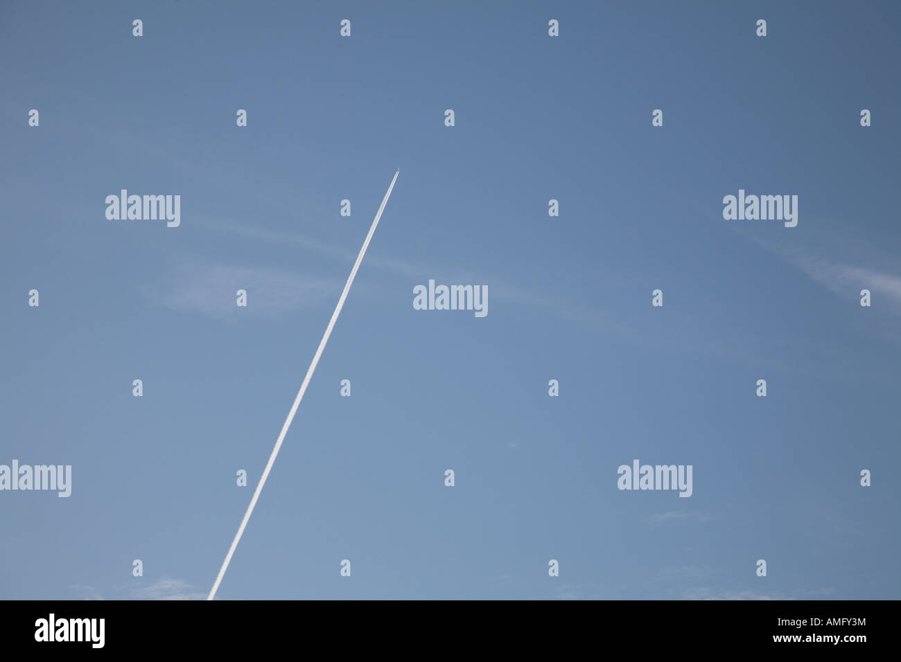 Aeroplane take off contrail hi-res stock photography and images - Alamy