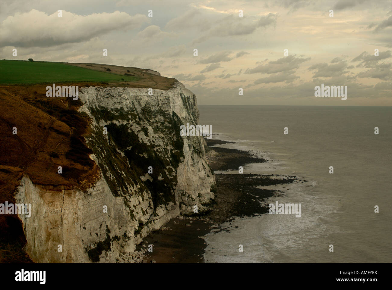 Dover cliffs beach hi-res stock photography and images - Alamy