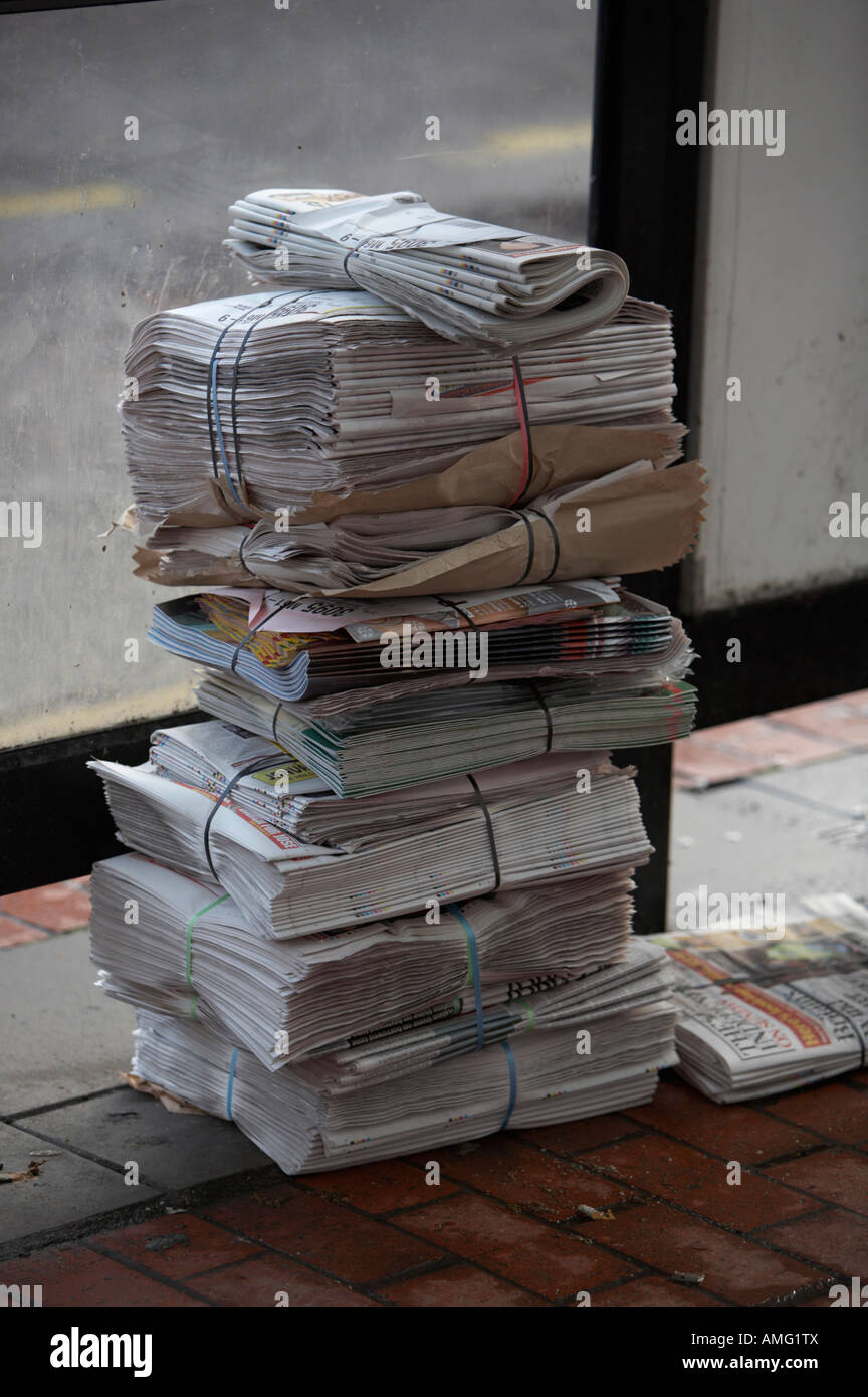 Bundles of newspaper hi-res stock photography and images - Alamy