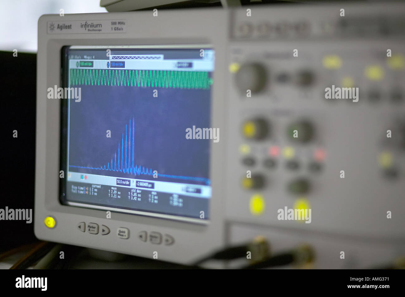 Oscilloscope hi-res stock photography and images - Alamy