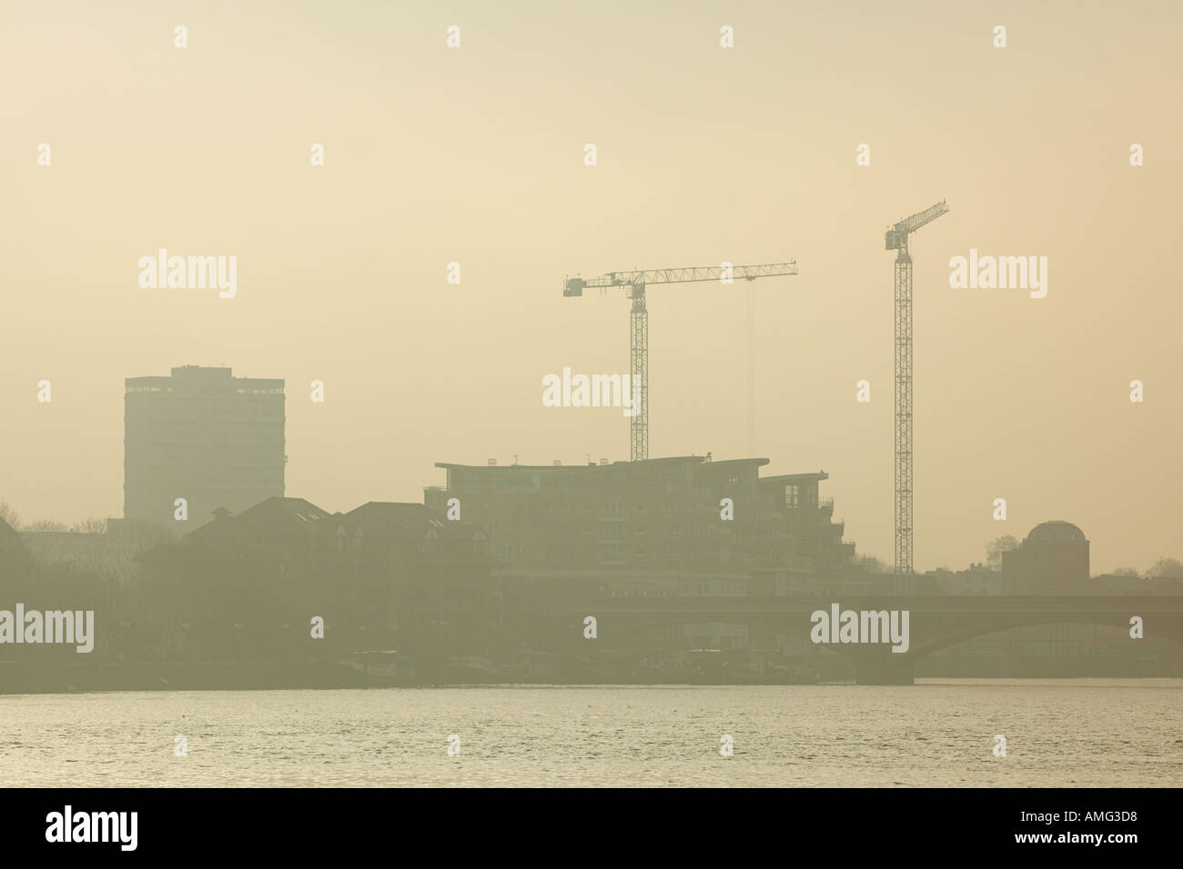 Mist london hi-res stock photography and images - Alamy