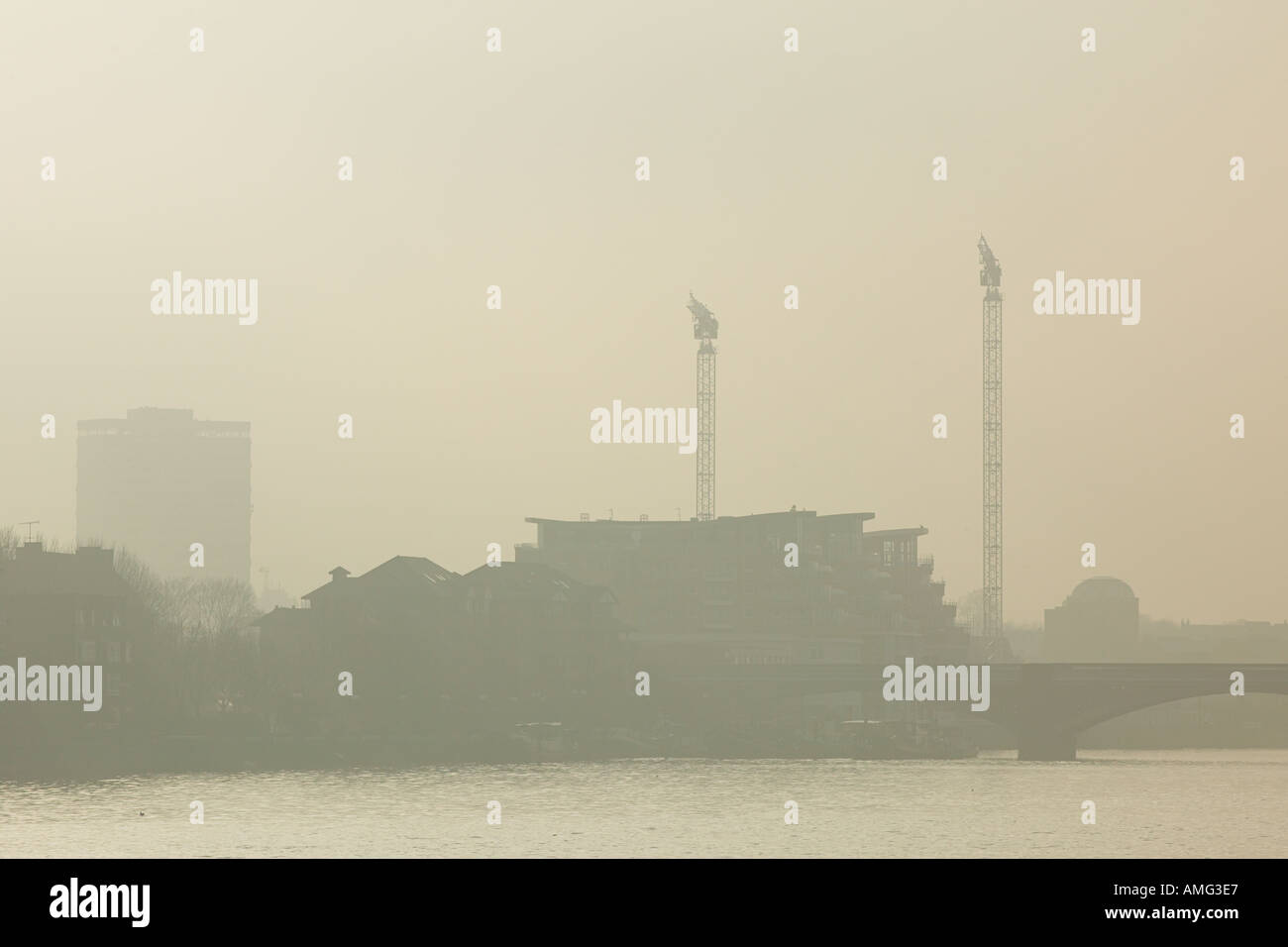 Mist london hi-res stock photography and images - Alamy