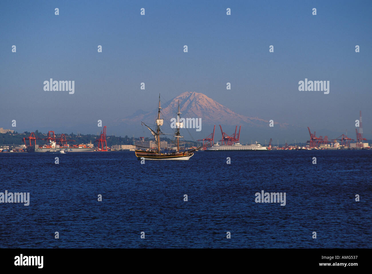 Two masted sailing ship hi-res stock photography and images - Alamy