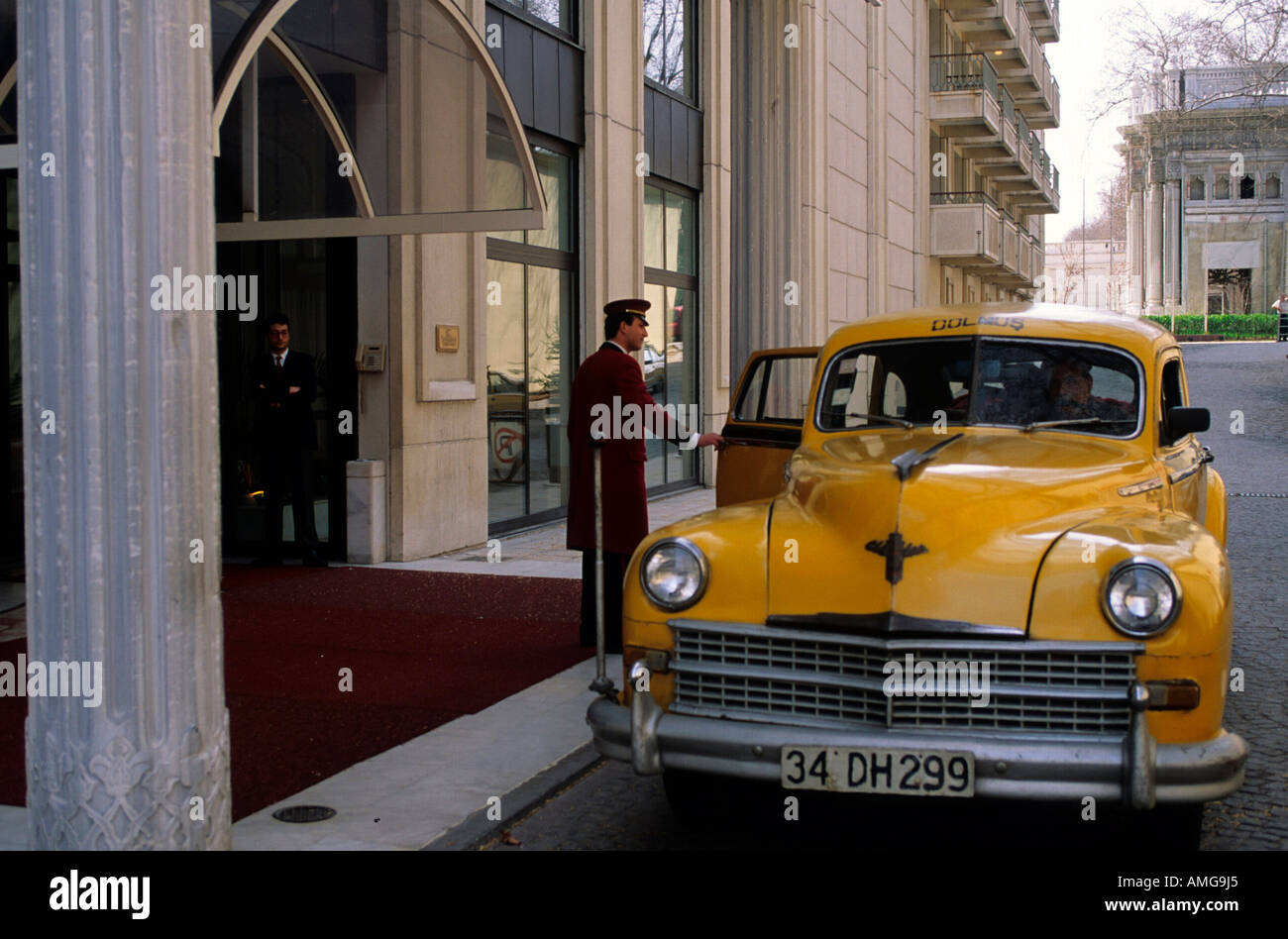 Türkei, Istanbul, Türkei, Istanbul, Sammeltaxi (türk. Dolmus) vor ...