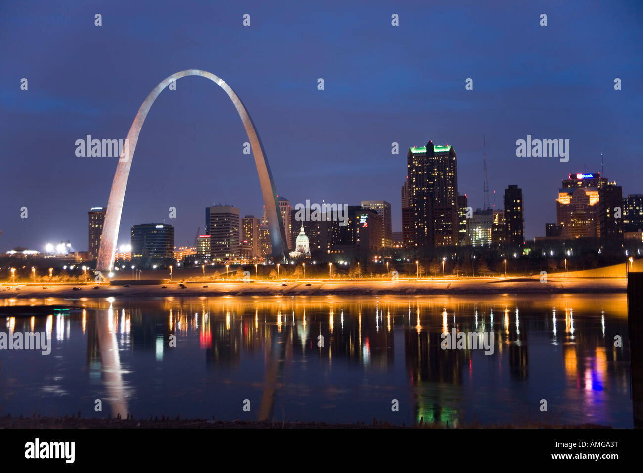 St louis arch at night hi-res stock photography and images - Alamy