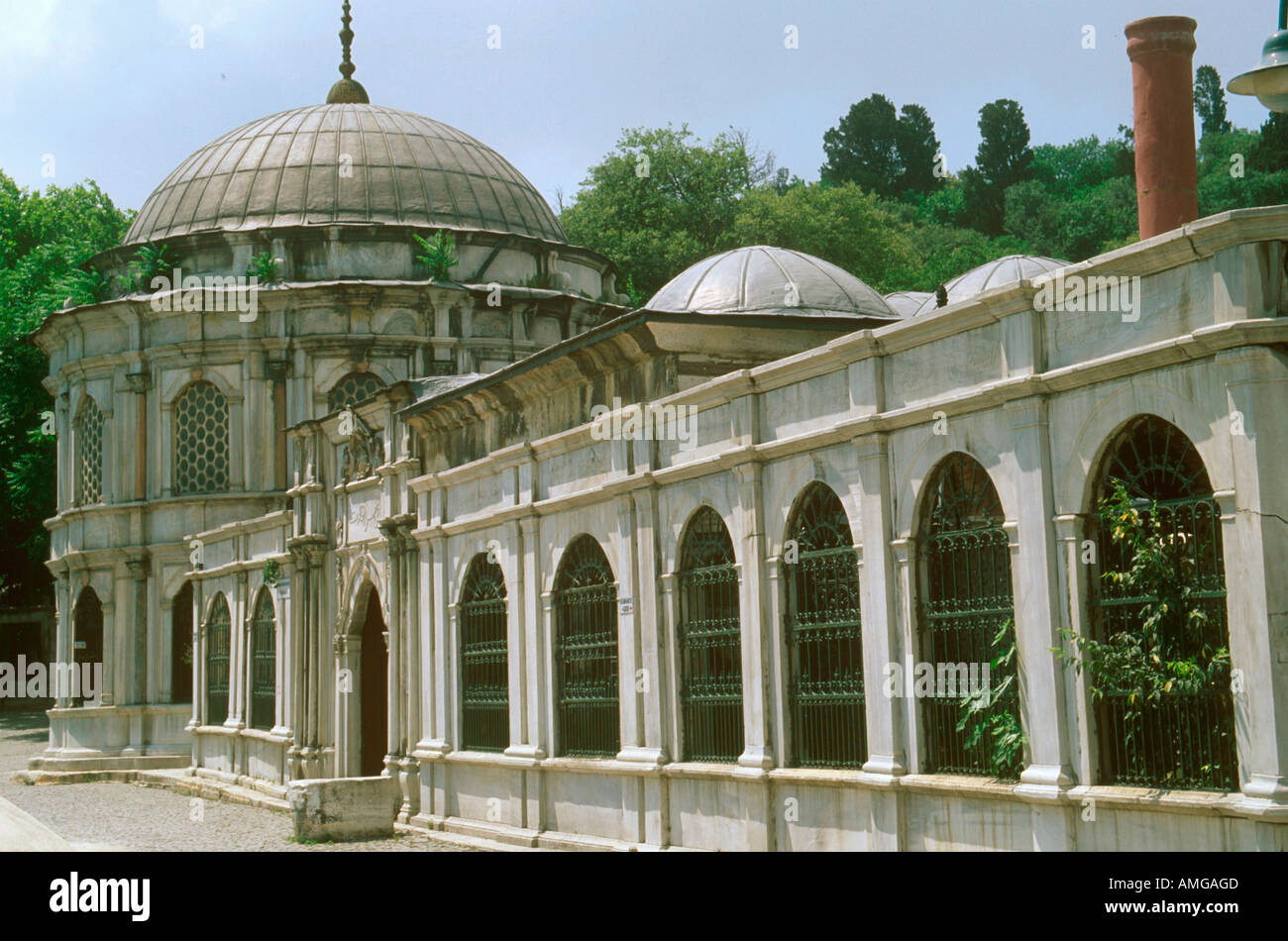 Eyup sultan kulliyesi und adile sultan turbesi hi-res stock photography ...