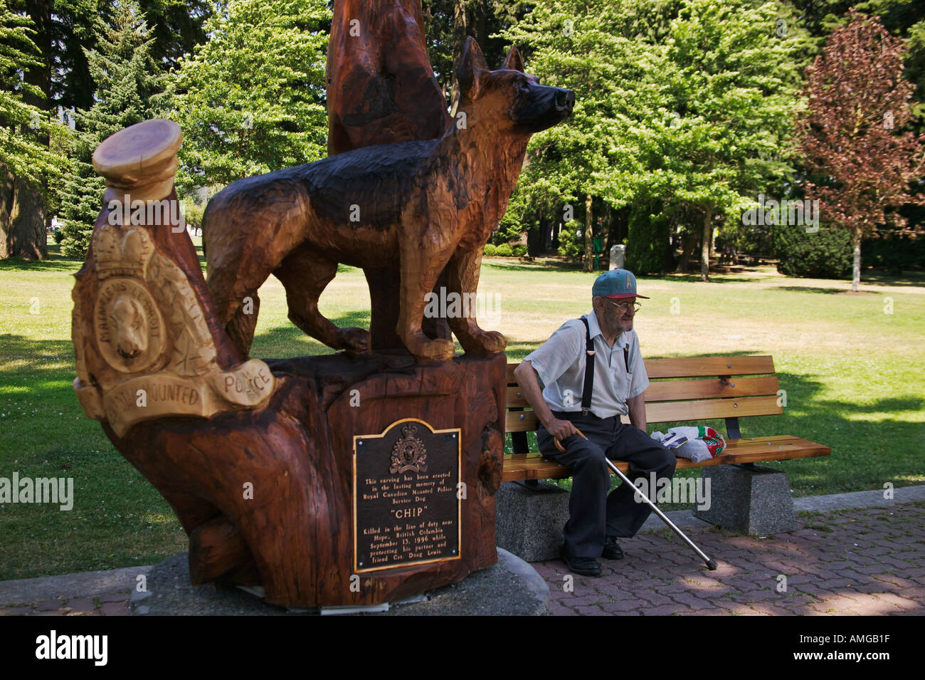 Police dog statue hi-res stock photography and images - Alamy